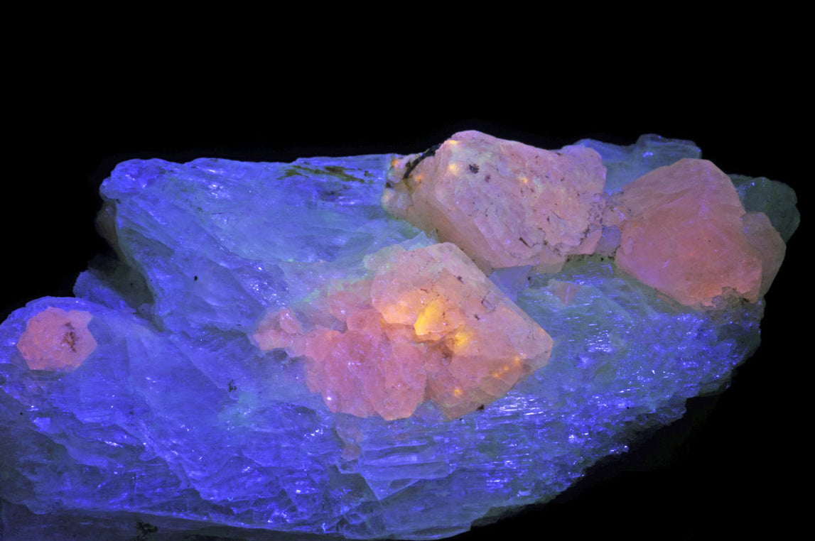 Hackmanite: Complete Guide (2025) | Healing Crystals Co.